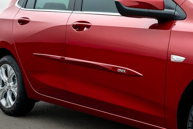 Jogo de Frisos Laterais das Portas Vermelho Carmin - Onix Plus / Novo ...